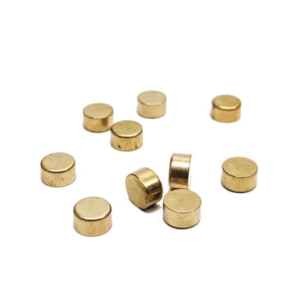 商品情報RIGHTリアルダミーカートに使用しているプライマー。表側の縁はR加工を行い、削り出しの痕などは目立たないように加工してあります。小口径用と大口径用があります。取り付けは金属用の接着剤で行ってください。（硬い場合はハンマーで叩き込む...