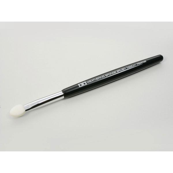 【 繊細なタッチが表現できる汚し塗装用のスポンジ筆です 】手軽に汚し表現が楽しめる、ウェザリングマスターのカラーとの相性が抜群。きめ細かなスポンジを使用して繊細なタッチの表現ができ、耐久性が高いのも特長。また、樹脂製の芯が入っているので、繰...