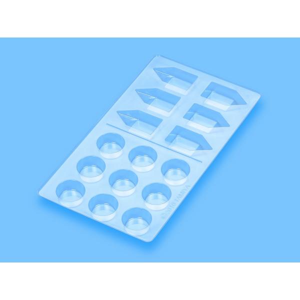 【 塗料の調色や希釈に便利な塗料皿 】オリジナル塗料の調色に欠かせない、使い捨て感覚で使える塗料皿です。0.3mm厚のPET製。1枚のシートに直径25mm深さ9mmの丸形9皿と深さ9mmの五角形6皿をモールド。簡単にハサミでカットすることが...