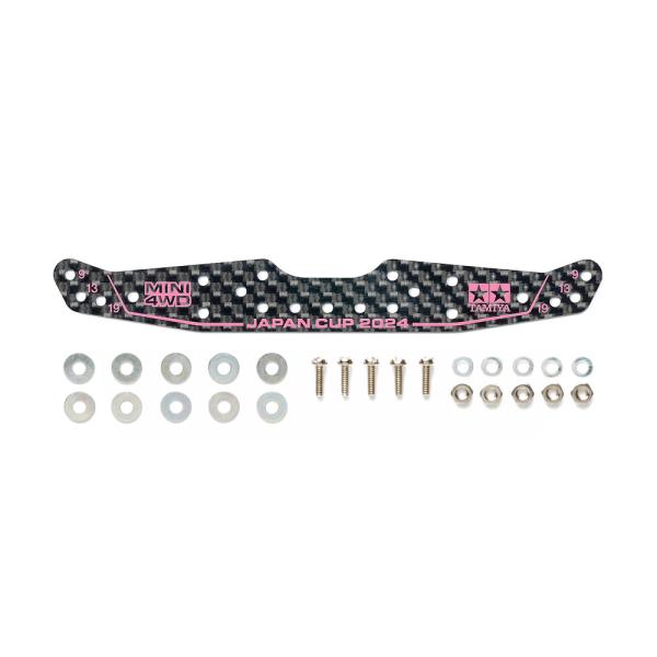 【 マシンの性能アップやセッティングに役立つパーツです 】9mm、13mm、19mmのローラーをワイドにセットできる、軽く強度の高い1.5mm厚のカーボン製ステー。レーシーなカーボンパターンに、タミヤマークやJ-CUPのロゴなどをピンクでプ...