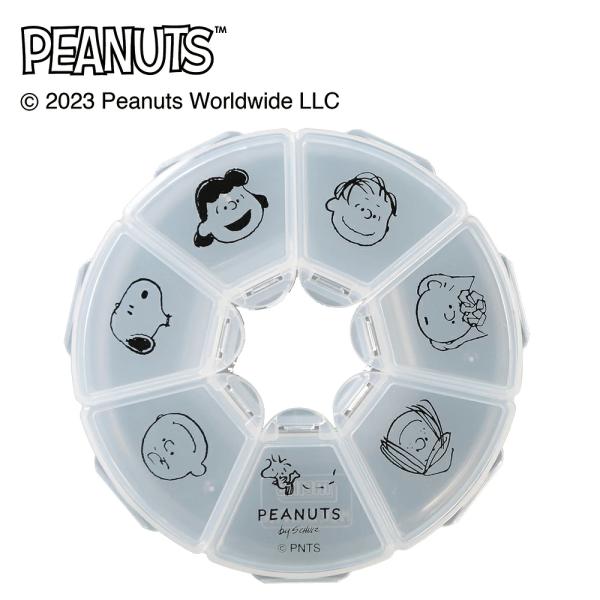 スヌーピー 7DAYSピルケース 7マス 連結式 SN197477マスに分かれたスヌーピーのジョイントフリーケースです。一週間分のお薬やサプリメントに仕分けに。お出かけ時のアクセサリー収納や小物収納にとマルチにお使いいただけます。ジョイント...