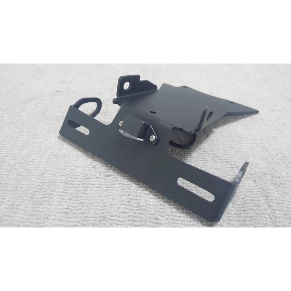 商品名： フェンダーレスキットメーカー： SAVAGE適合：FZ6-N 2004-2010FZ6-S 2004-2010材質： t3アルミニウムプレートその他：純正ウインカー使用可能、ナンバー灯の配線にギボシ、カプラー等の取り付けが必要です...