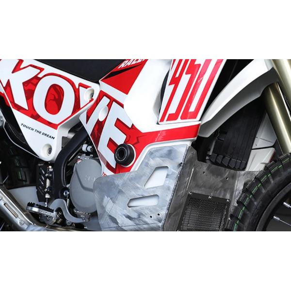 商品名： フレームスライダーメーカー： SAVAGE適合：KOVE 450 Rally 2023-2024材質：POM発送：メーカー直送品AljuniedはSAVAGEが展開する新ブランドです。SAVAGE製品は正規代理店の厚木オート部品販...