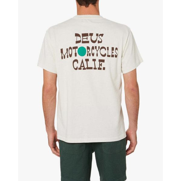 ボックスシルエットのプリントTシャツ。コットン100%素材。フロントとバックにDEUSオリジナルロゴアートプリント。ガーメントダイ、ストーンウォッシュ加工。ELMERS COUNTRY CLUBコレクション。MENS(S) 肩幅　45cm　...