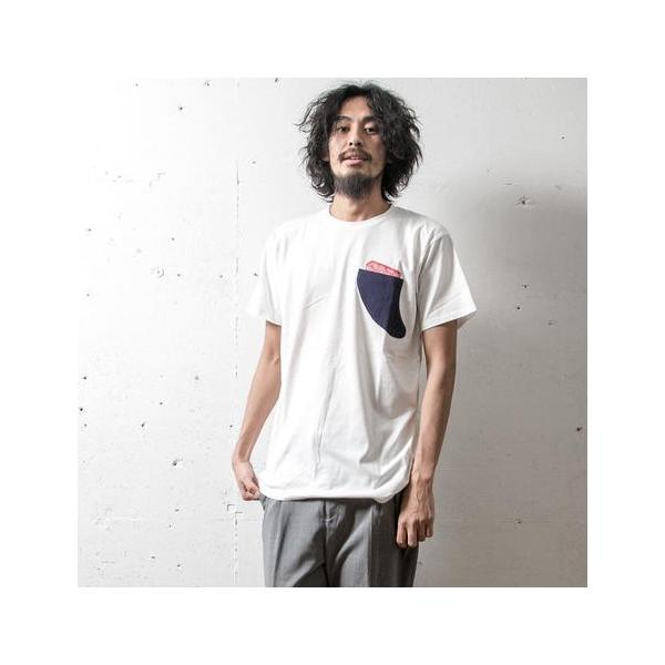 トータルデザインはサーファーでグラフィックアーティストのASPEが務める「EVENFLOW」。  そのEVENFLOWからFIN POCKET  Tシャツです。 フィン型のポケットに更にバンダナベイズリー柄のフィンを入れてるデザイン。品質安...