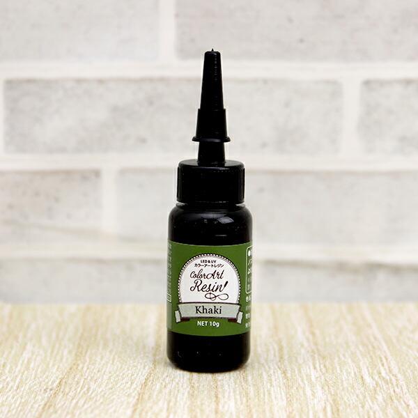 自由自在に線が描ける！「LED＆UVレジンカラーアートレジン」に新色が登場！○特徴硬化していない透明レジンに入れても混ざらないので、模様や柄が描けます。混ぜるときれいに溶けるので、着色材としても利用できます。立体のラインが描けるので作品の上...