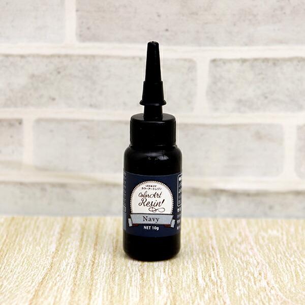 自由自在に線が描ける！「LED＆UVレジンカラーアートレジン」に新色が登場！○特徴硬化していない透明レジンに入れても混ざらないので、模様や柄が描けます。混ぜるときれいに溶けるので、着色材としても利用できます。立体のラインが描けるので作品の上...