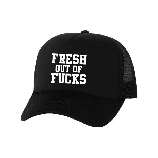 商品名: Fresh Out of Fucks Truckersメッシュスナップバック帽子 カラー: ブラック Fresh Out of Fucks Truckers Mesh snapback hat in Black - One Siz...