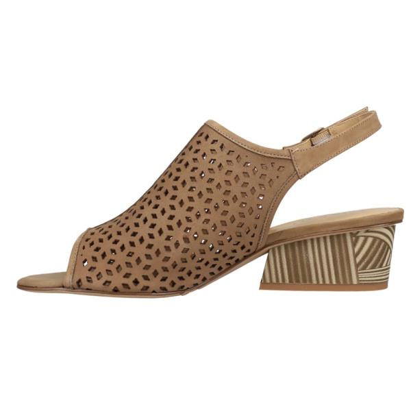 商品名: VANELi レディース Candra アスレチックサンダル カジュアル ローヒール 1~2インチ - ブラック, トープ, 9.5 Wide VANELi Womens Candra Athletic Sandals Casua...