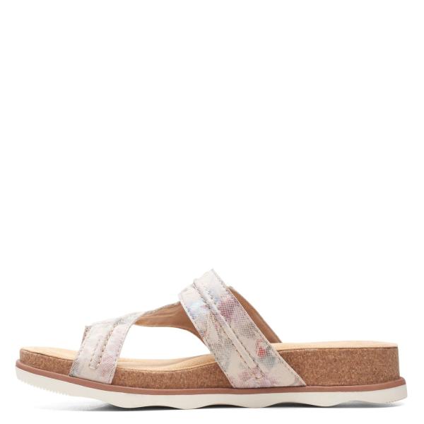 商品名: Clarks メンズ Brynn Madi フラットサンダル, 砂の興味, 24 Clarks Womens Brynn Madi Flat Sandal, Sand Interest, 8 USブランド: Clarks商品サイズ...