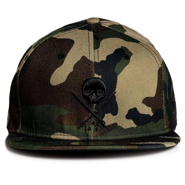 商品名: Sullen メンズ バッジ ストレッチフィットキャップ US サイズ: 7 1/8 カラー: ブラウン Sullen Men's Badge Stretched Fitted Hat Camo Brown 718ブランド: Su...