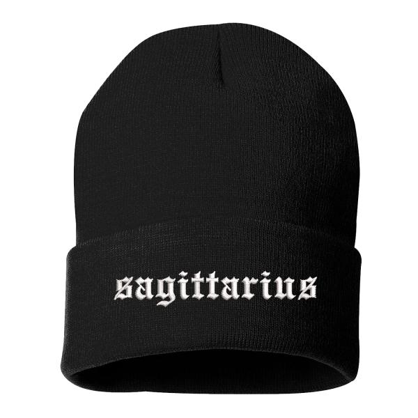 商品名:  DSY Lifestyle Sagittarius Old English Beanie Hat - Zodiac Beanie (BLACK)ブランド: DSY Lifestyle商品サイズ: One Size商品番号: DS...