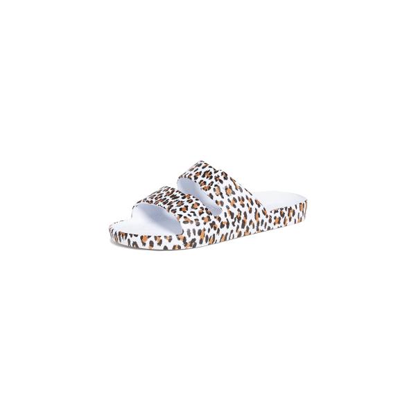 商品名: Freedom Moses レディース モーゼス 2つのバンドスライド, ワイルドキャット ホワイト, 9-10 Freedom Moses Women's Moses Two Band Slides, Wildcat White...