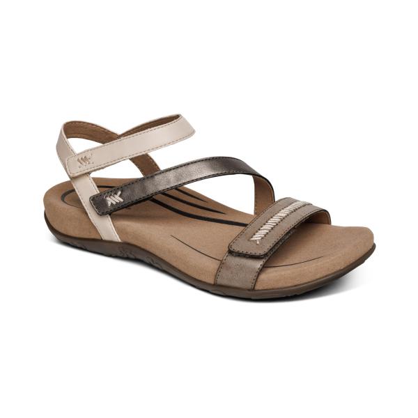 商品名: Aetrex レディース ギャビー メリージェーン フラット, ストーン-マルチ, 10 Aetrex Women's Gabby Orthopedic Strappy Sandalsブランド: Aetrex商品サイズ: 10高さ...