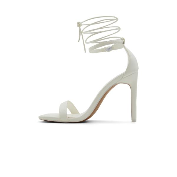 商品名:  Call It Spring Women's Katsia Heeled Sandal, White, 6.5ブランド: Call It Spring商品サイズ: 6.5高さ: 27.5082cm横幅: 24.9936cm奥行:...