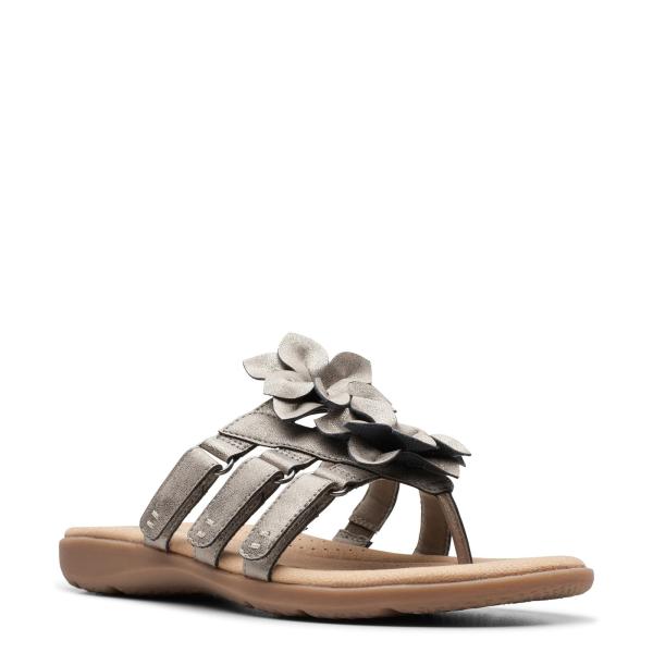商品名: Clarks レディース Elizabelle Mae ビーチサンダル, ピューターメタリック合成。, 8 Wide Clarks Women's Elizabelle Mae Flip-Flop, Pewter Metallic...