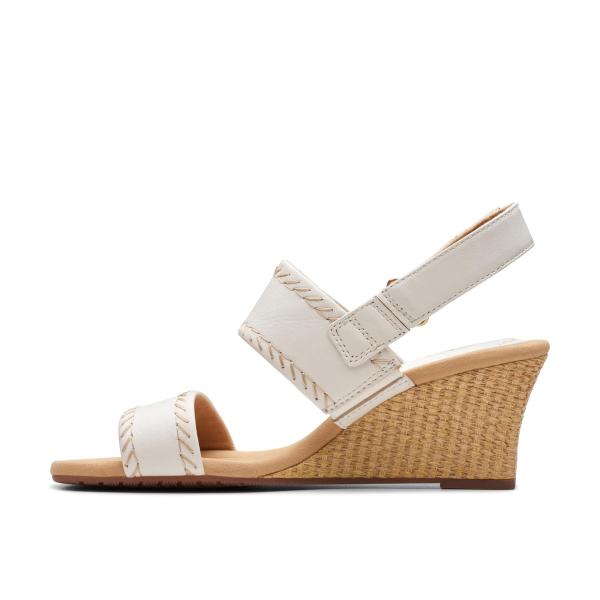 商品名: Clarks レディース Kyarra Rose ウェッジサンダル, ホワイトレザー, 9 Clarks Women's Kyarra Rose Wedge Sandal, White Leather, 9ブランド: Clarks...