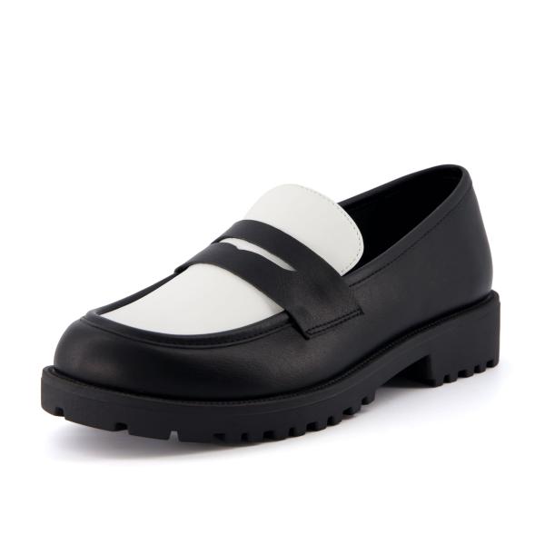 商品名:  CUSHIONAIRE Women's Reggio Black/White slip on loafer +Memory Foam, Wide Widths Available, White/Black 10ブランド: CUS...