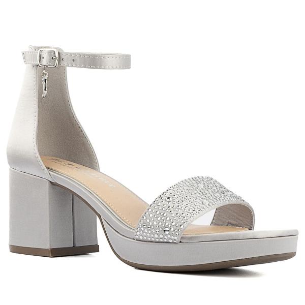商品名: Juicy Couture レディース オープントゥ アンクルストラップ ローブロック チャンキーヒール サンダル - ドレスパンプスシューズ, Nelly-シルバーサテン, 24 Juicy Couture Women's Op...