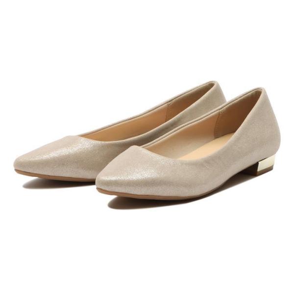 丸みのあるポインテッドトゥにエッジの効いたメタリックのヒールを合わせたローヒールパンプス。フカフカのインソールで足当たりを良くし、疲れ知らずの履き心地を実現しています。優しいくすみ系カラーは足馴染みが良く、コーディネートを問わない万能優秀ア...