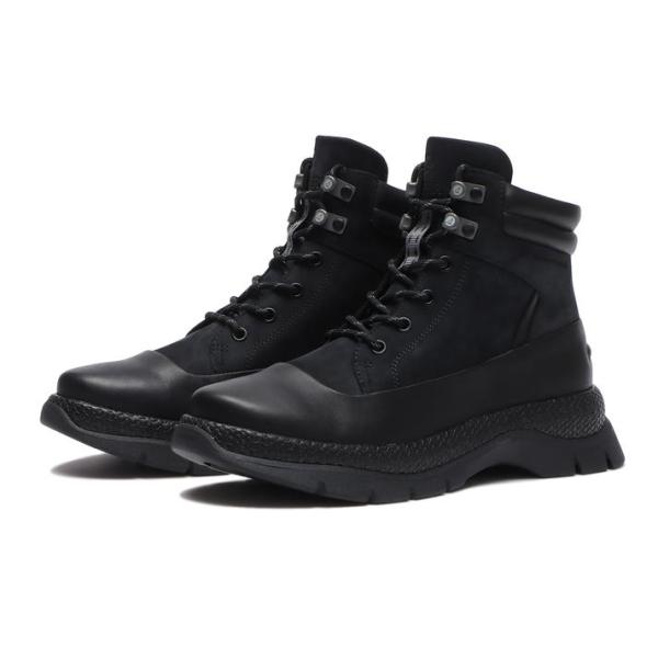 防水のレザー素材を使用したアッパーに100%リサイクルポリエステルのシューレースを施したモデル。取り外し可能なPLUSHWAVE(TM)インソールとリサイクルコットン100％のソックライナーを搭載している。クッション性が良いため、一日中ドラ...