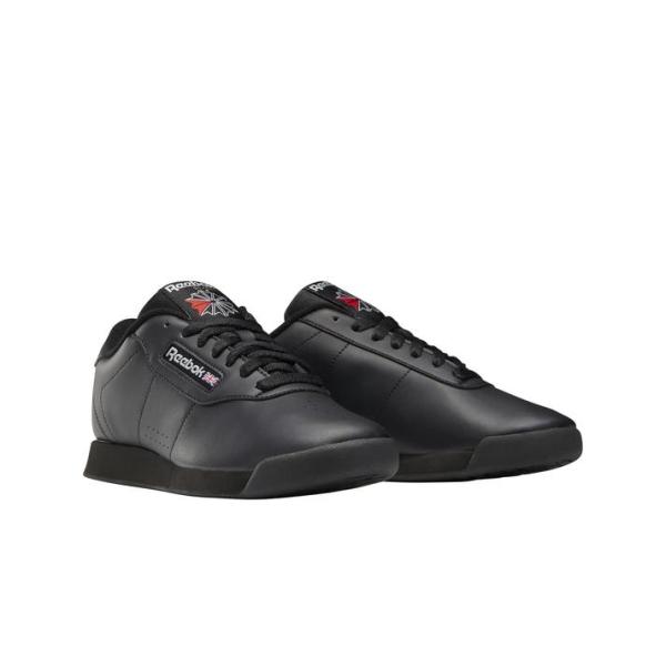 今まで体験したことのないような快適性が得られるマジカルシューズ。履いてすぐに快適さを感じる合成皮革のアッパー。快適性をさらに高めるテリーライニング。EVAミッドソールとパッド入りのフォームソックライナーが優れたクッショニングに貢献。耐久性の...