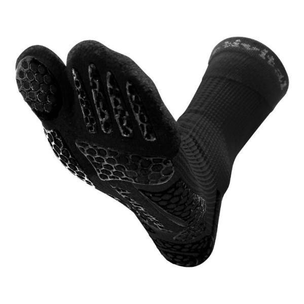 従来のフットサポーターに比べ、足裏グリップの地面との設置面を改善し、より力を発揮しやすくなりました。解剖学的アプローチにより足裏の筋膜を保護・サポート。サイズ目安：SM=22.5cm〜25.5cm素材=ポリエステル上記サイズ表は各部位の目安...