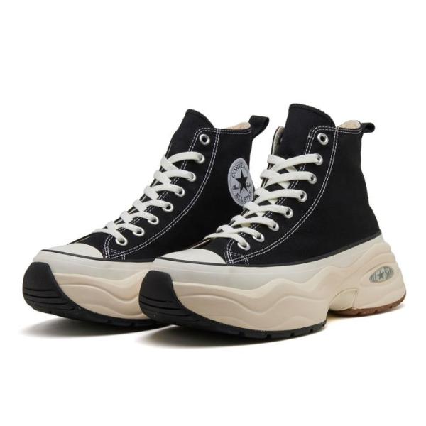 リサイクルマテリアルを随所に使用しつつ、履き心地とクラシックな外観を洗練させたオールスターの次世代モデル、ALL STAR (R)の厚底ソールアレンジモデル。オールスターと90年代のトレーニングシューズをモチーフにしたボリュームのある厚底ソ...