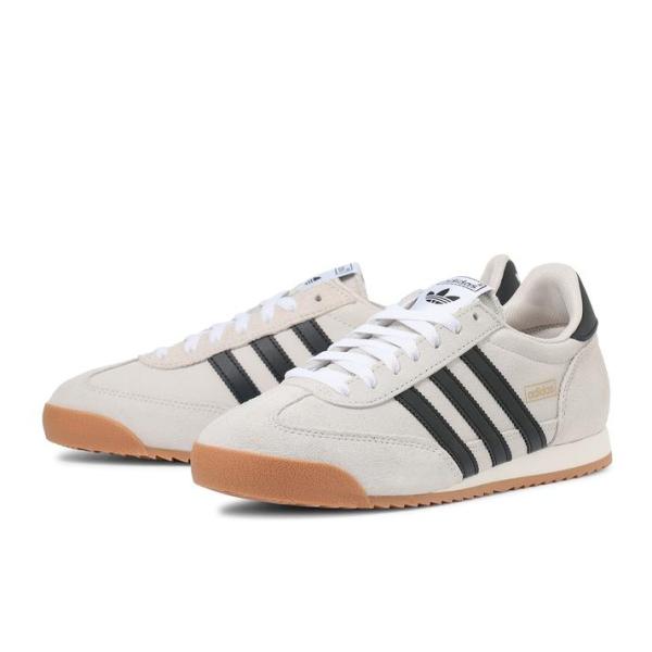 70年代のアーカイブデザインから着想を得たこの薄型スニーカーは、adidasのアイコニックなスタイルとモダンで快適な履き心地を併せ持つ。レザーとシンセティックのアッパーが高級感を演出し、テキスタイルのライニングが足を一日中爽やかに保つ。ラバ...