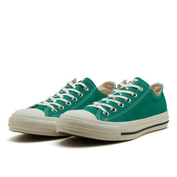 オールスターのディテールアレンジモデル。アッパーには洗い加工を施し、生成りのシューレースやテープを使用した洗練されたデザイン。レトロ感のあるカラーリングで、コーディネートに程よいアクセントを与えてくれる一足。【サイズ目安】(個人差がございま...