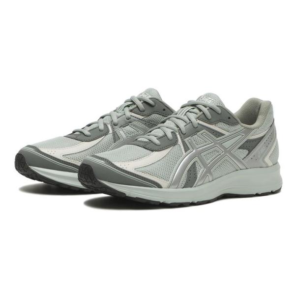 JOG 100Sは、アシックスのランニングシューズのアーカイブから主要なデザインの影響を受けている。このシューズのシルエットは、現代的な素材とテクノロジーでアップデートされ、日常的な機能性とパフォーマンスから着想を得た美しさを兼ね備えている...
