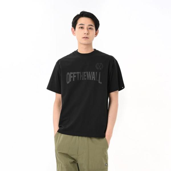 コットンx ナイロンのプレーティング天竺を採用した機能素材Tシャツ。汗や水分を吸収し、乾きも早い「吸水速乾」、着用時にひんやり涼しい「接触冷感」素材です。サイズはややゆったりめのレギュラーフィット胸に”OFF THE WALL”のアーチロゴ...