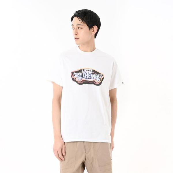 空紡糸による洗いざらしの綿の風合いと、細身で着丈の長いアメリカンボディのTシャツ。Classic Waffle Gripの過去アーカイヴを再解釈したキャラクターが印象的なバックプリント。左胸にはワッフルのキャラクターだけをプリントしました。...