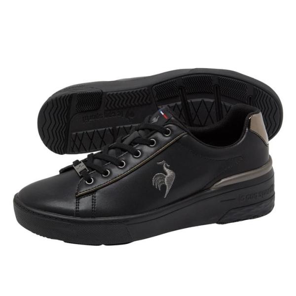 足元をエレガントに演出するアッパーデザインを採用。『足元を綺麗に魅せるデザイン』をコンセプトに、足入れの良い設計ながら、足元をすっきりみせるラスト設計にこだわりました。アウトソールの見た目はリフト形状ながら、軽量性や屈曲性にこだわりました。...