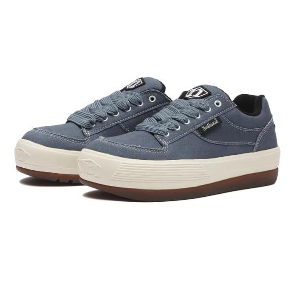 1991年にデビューしたESPRESSOは、スノーボードブーツのソールにクラシックなスニーカーのアッパーを組み合わせたモデル。その丸みを帯びた独創的なシルエットは瞬く間にストリートのアイコンになり、90年代を象徴するスニーカーの1つになった...