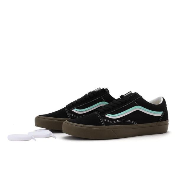 【ABC-MART限定アイテム】Vansのヘリテージスタイルからインスピレーションを得て、ヴィンテージ感あふれるディテールが詰まったOld Skool。Old Skoolの印象的なデザインであるサイドストライプは、異なるカラーでのダブルスト...
