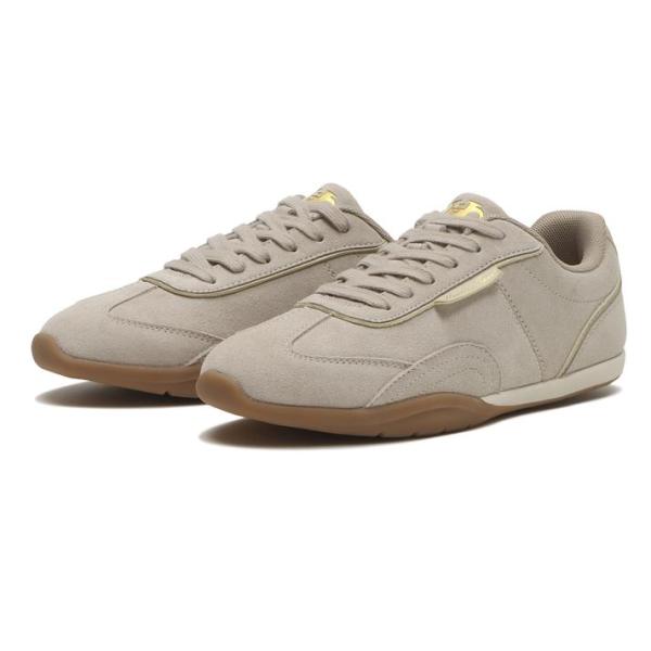 カウスエードを使用したトレンドのロープロファイルスニーカー。すっきりシルエットでキレイめスタイルに相性抜群のアイテムです。「LATTE」と「COFFEE」の大人くすみカラーをベースに切り替えやロゴでゴールドを差し込み、ワンカラーでも上品な仕...