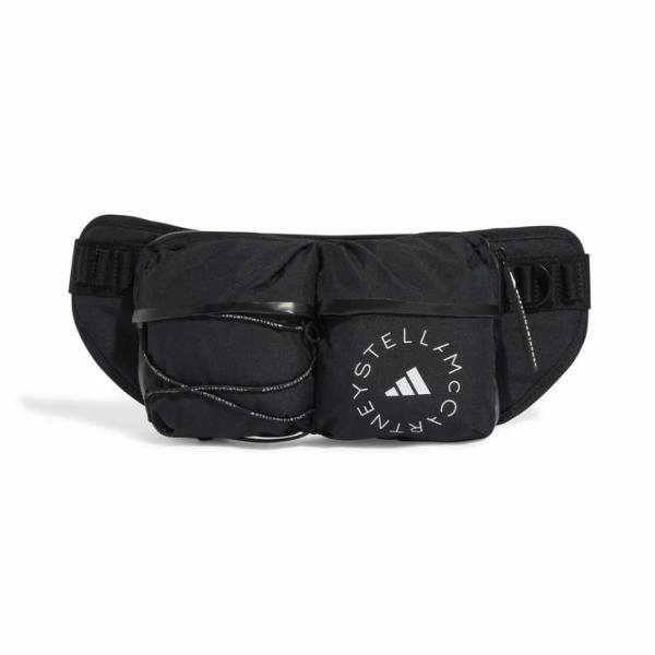 このadidas by Stella McCartney バムバッグは、ウエストに装着してハンズフリーにしたり、斜め掛けのクロスボディバッグとしても使える。フロントに2つ、内側に1つジップポケットを備え、財布や携帯電話などの必需品を収納して...