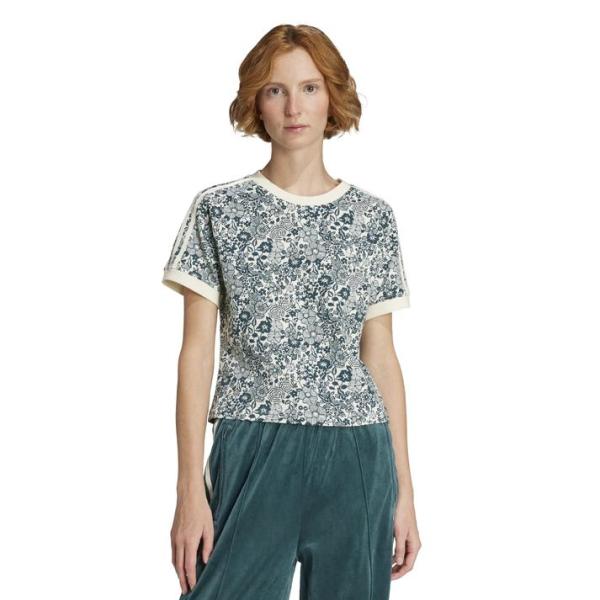 Liberty Londonとのコラボレーションで誕生したadidasの半袖Tシャツは、この英国ブランドを象徴するフローラル柄を現代風にアレンジした総柄プリントが特徴。体を包み込むようなスリムフィットで、柔らかなコットン混紡が快適さを保ち、...