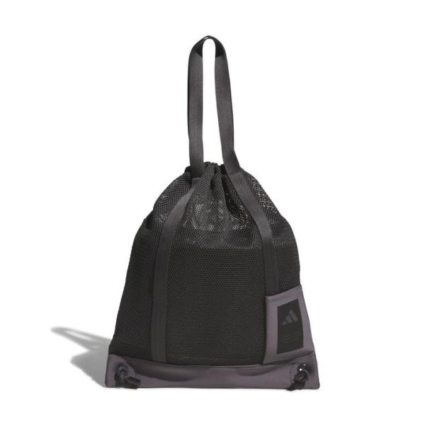 アディダスのジムバッグ。必要なアイテムをすべて入れるのにちょうどいいサイズで、外側と内側には小物を分けてしまえるスリップインポケットが付いている。持ち運びに便利な2本の持ち手と、開口部をしっかり閉じられるドローコードを装備。サイズ目安はこち...