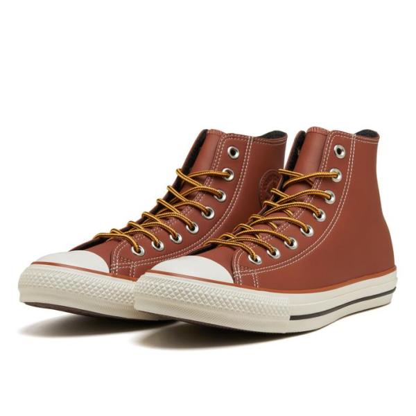 ABC-MART限定。オールスターの素材アレンジモデル。ワークブーツをモチーフに、アッパーにはシンセティックレザーを採用。ブーツテイストなトラ紐のシューレースがポイント。ベーシックにも履けるホワイトのスペアシューレースも付属。合わせやすいブ...