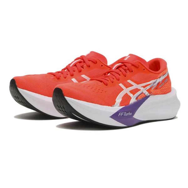 前作と比べて厚みを増し、さらに優れたクッション性を発揮。また、軽量高反発素材「FF TURBO」を前足部に内部に採用し、やわらかい履き心地でありながら、蹴り出し時の反発性を追求しました。アッパーには、エンジニアードメッシュを採用。トレーニン...