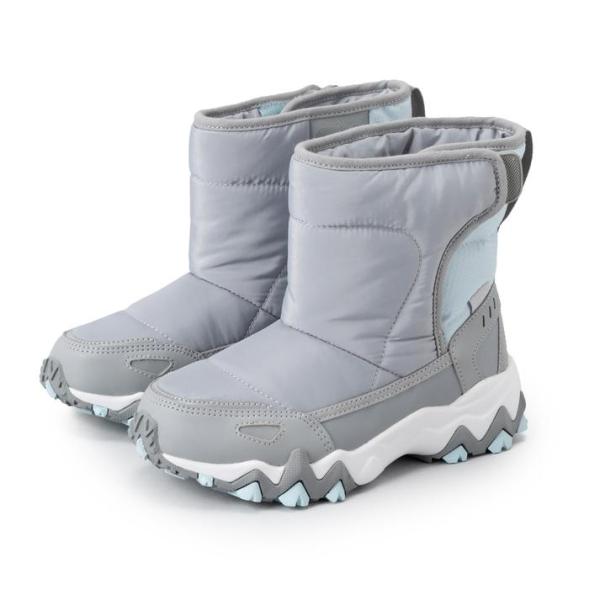 OAKMONT本来の優れたグリップ力と耐久性をそのままに、冬仕様のブーツとしてアップデートされた一足です。屋外での活動が多いお子さまにもピッタリなアイテムで、モールド構造や内側のボア、安定感のある設計はそのままに、カラーは落ち着いたトーンで...