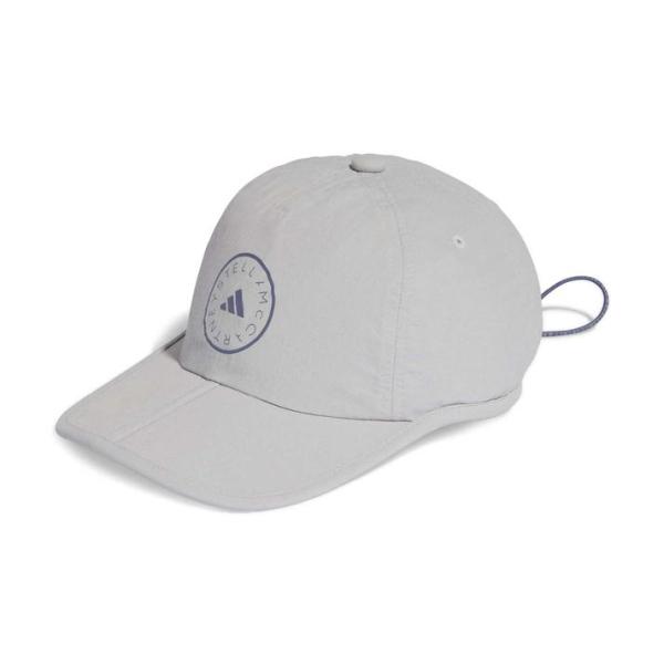 adidas by Stella McCartney Runのキャップは、パフォーマンスとスタイルの両面で頼りになるアクセサリー。ジョギングする日でも、カジュアルな日でも、このキャップはアクティブなライフスタイルを送れるようにデザインされて...