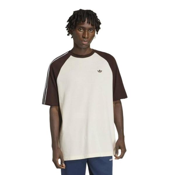 ブリットコア リンガー 半袖Tシャツは、アディダス オリジナルスのクラシックなスポーツヘリテージに、反骨的なアクセントを加えた一枚。ルーズフィットがリラックス感のあるシルエットを描き、日常のカジュアルシーンから社交の場まで幅広く活躍する。や...