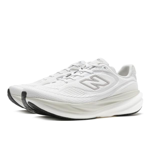 ソフトなライド感に定評のある「1080」がv15にアップデート。ミッドソールには、クッション性はそのままに、反発性と機能の持続性に優れた新テクノロジー「INFINION」を搭載。毎日履くなかでもへたりにくい、ソフトな乗り心地とバウンス感を提...