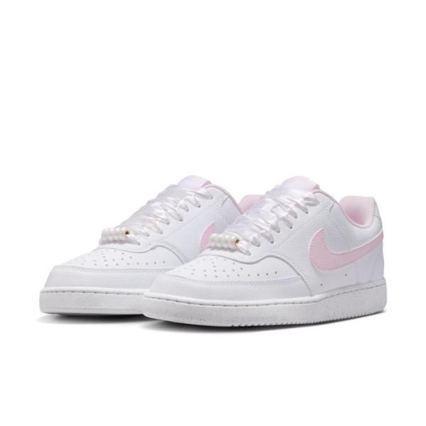 IB6652-101《商品説明》ナイキ ウィメンズ コート ビジョン LO LEWomen’s Shoes80年代バスケットボールの速攻スタイルと日常の融合。ナイキ コート ビジョン LOWの誕生です。正統派のバスケットボールスニーカーをイ...