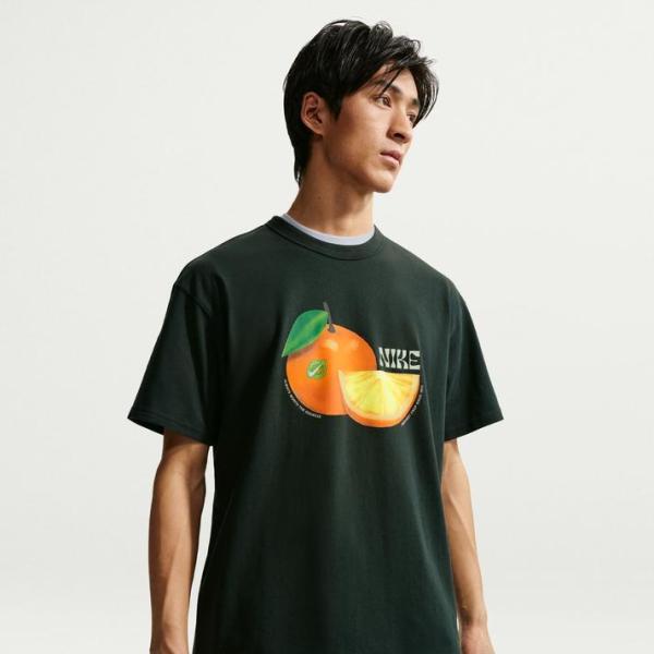 IH1352-317《商品説明》ナイキ NSW LSE PREM オレンジ S/S TシャツT-Shirtクラシックなスタイルをアップデート。ゆったりとして上質さ漂う厚手のコットン仕立て。耐久性が高く、毎日活躍する快適なTシャツです。NIK...