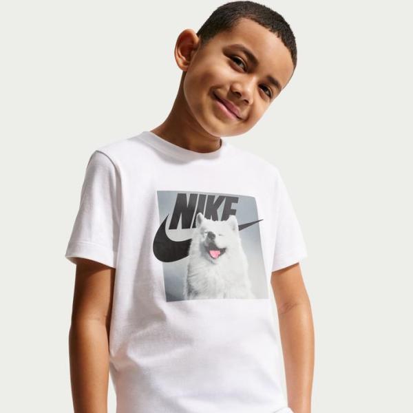 IO1977-100《商品説明》ナイキ YTH NSW フォト クリエイト S/S Tシャツ FA26Big Kids’ T-ShirtNike基準で仕立てた、パーフェクトなTシャツ。適度なボリュームで程よいドレープを備えたコットンTシャツ...