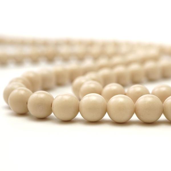 天然石名：リバーストーン 天然石英名：Riverstone商品形状：連売り ビーズ径 8mm ※ビーズ径+-0.5mmカラー：モニターの発色具合によって実際のものと色が異なる場合があります。ハンドメイドのブレスレット・アクセサリーや雑貨作り...